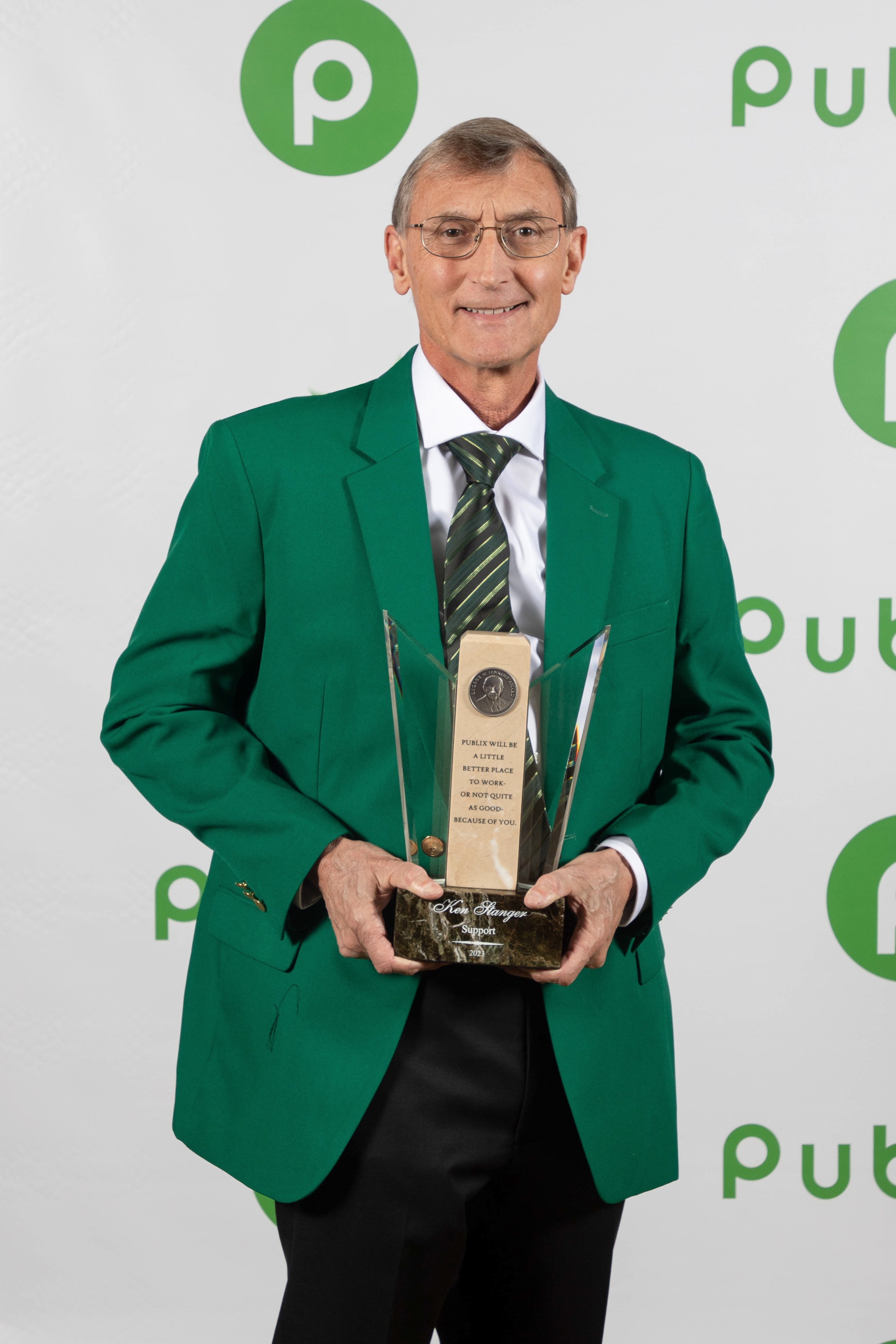 Publix senior director of accounting honored with company’s George W ...